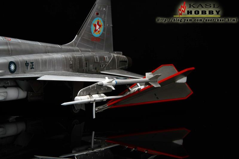 A/A37U-15 external tow target system