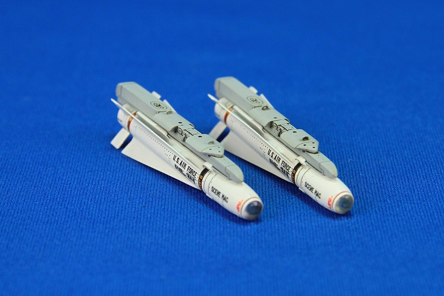 AGM-65G Maverick & LAU-117 (x2)