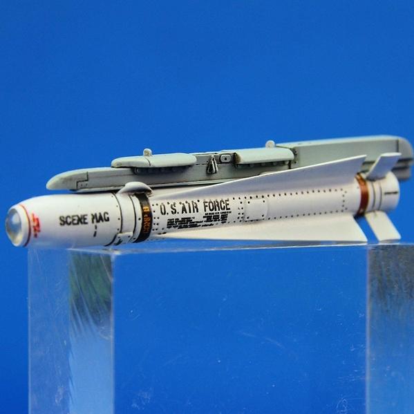 AGM-65G Maverick & LAU-117 (x2)