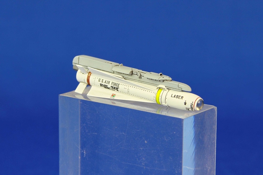 AGM-65E Maverick & LAU-117