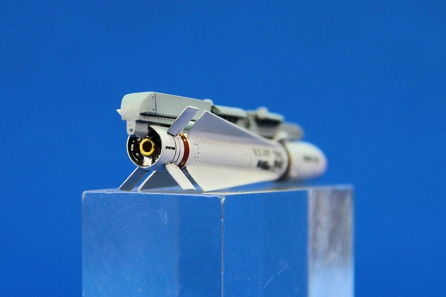 AGM-65G Maverick & LAU-117 (x2)