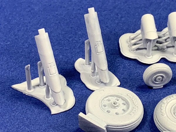 Harrier wheel set and full outrigger strut assembly