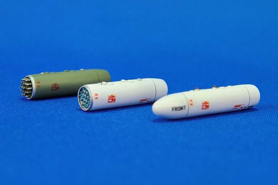 LAU-3/A rocket launcher (x2)