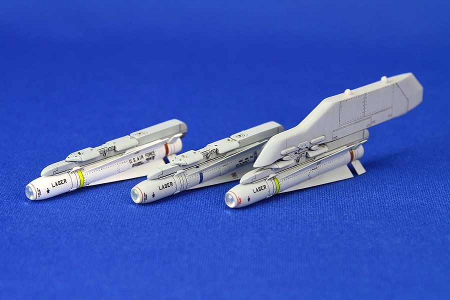 AGM-65E Maverick & LAU-117
