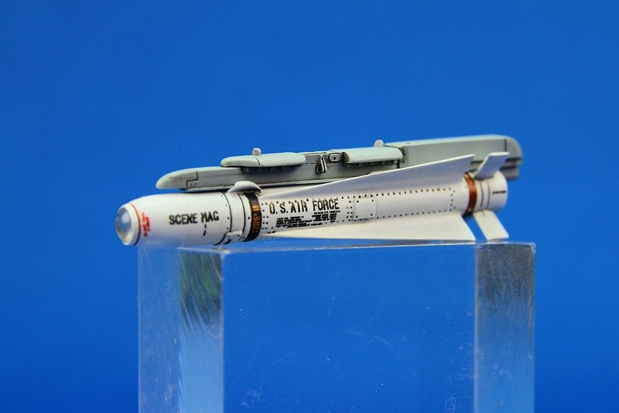 AGM-65G Maverick & LAU-117 (x2)