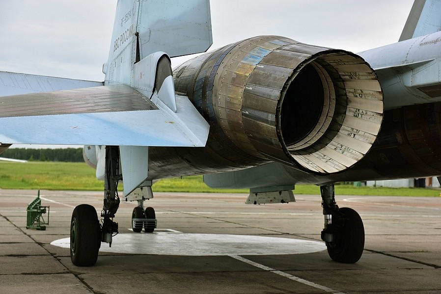 Su-35 engine exhaust nozzle