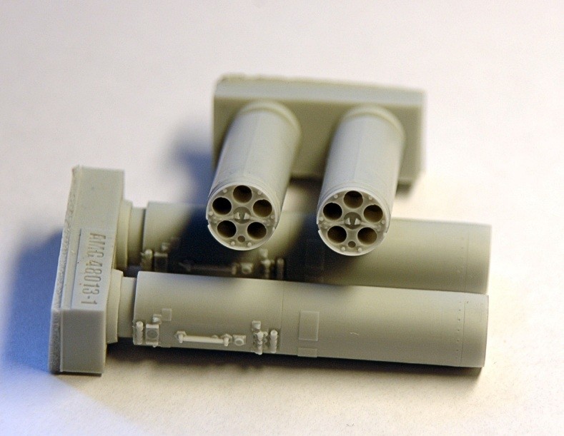 B13L1 122 mm rocket launcher (x2)