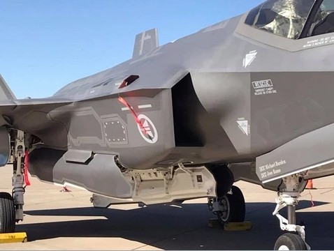 F-35 seamless intake