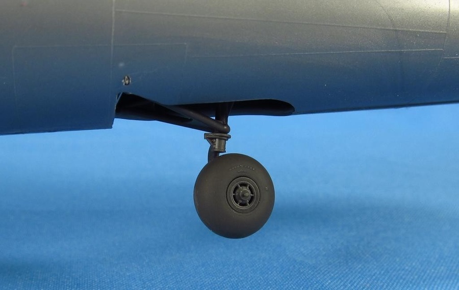 B-17 wheels with cover