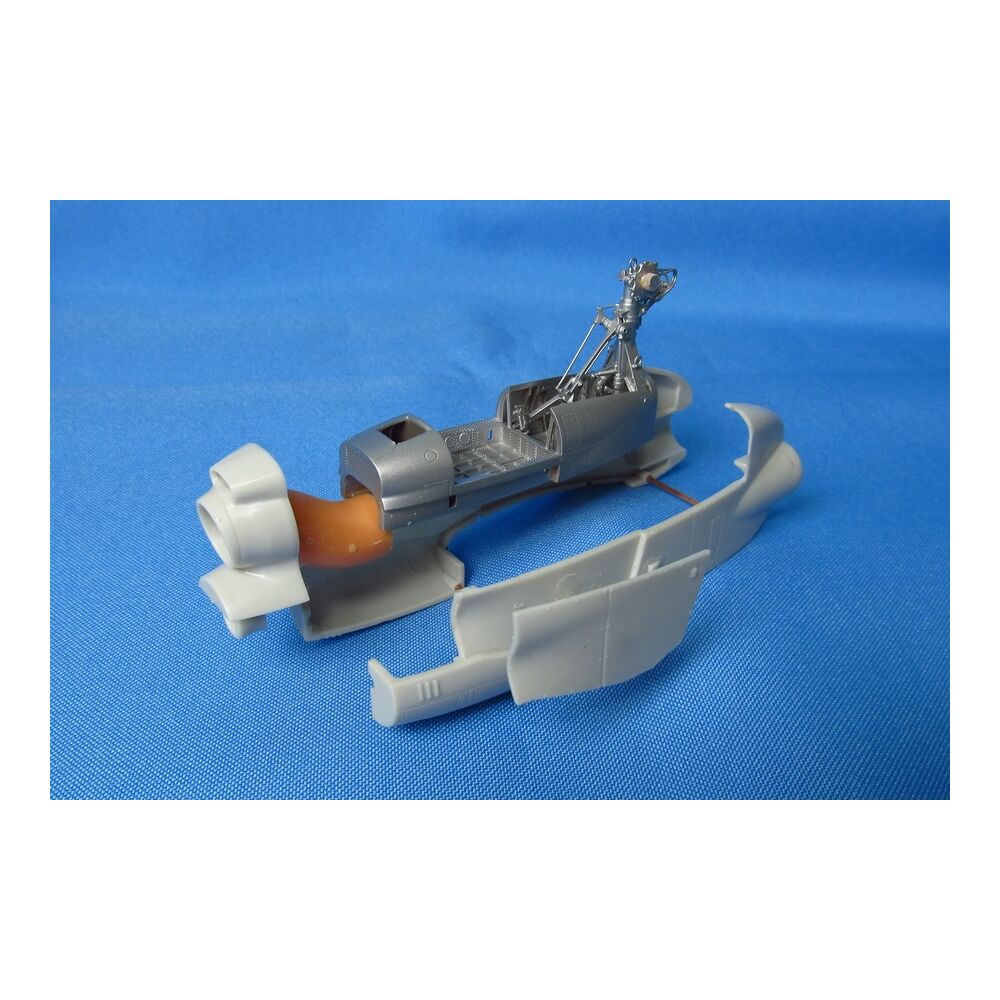 E-2C Hawkeye landing gears and bays