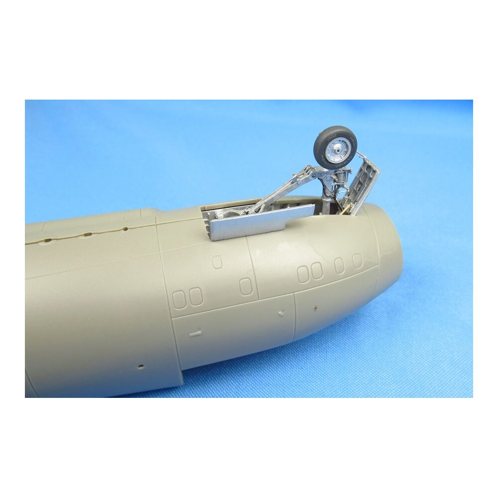 E-2C Hawkeye landing gears and bays