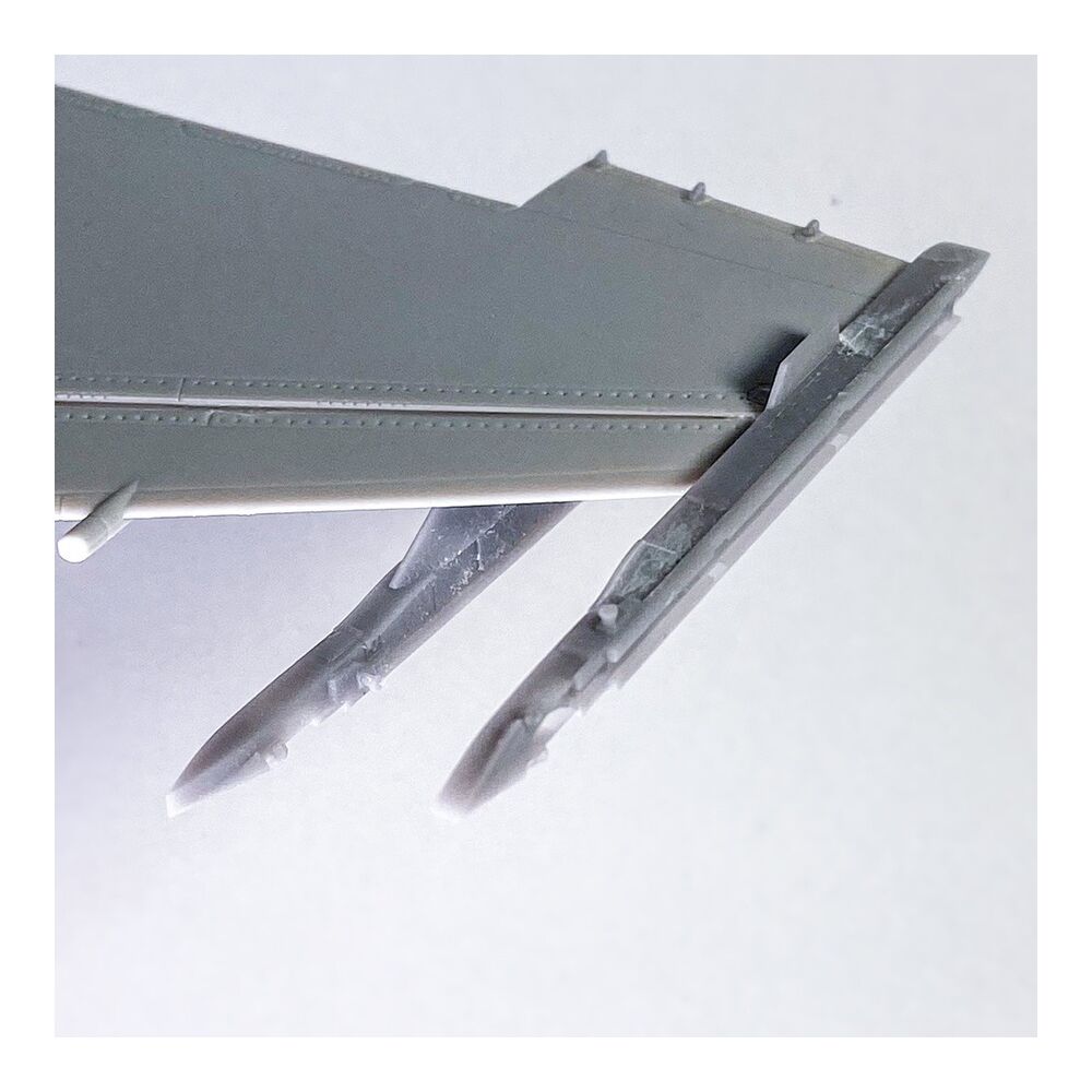 F-2A/B Wing tip launcher + outboard pylon