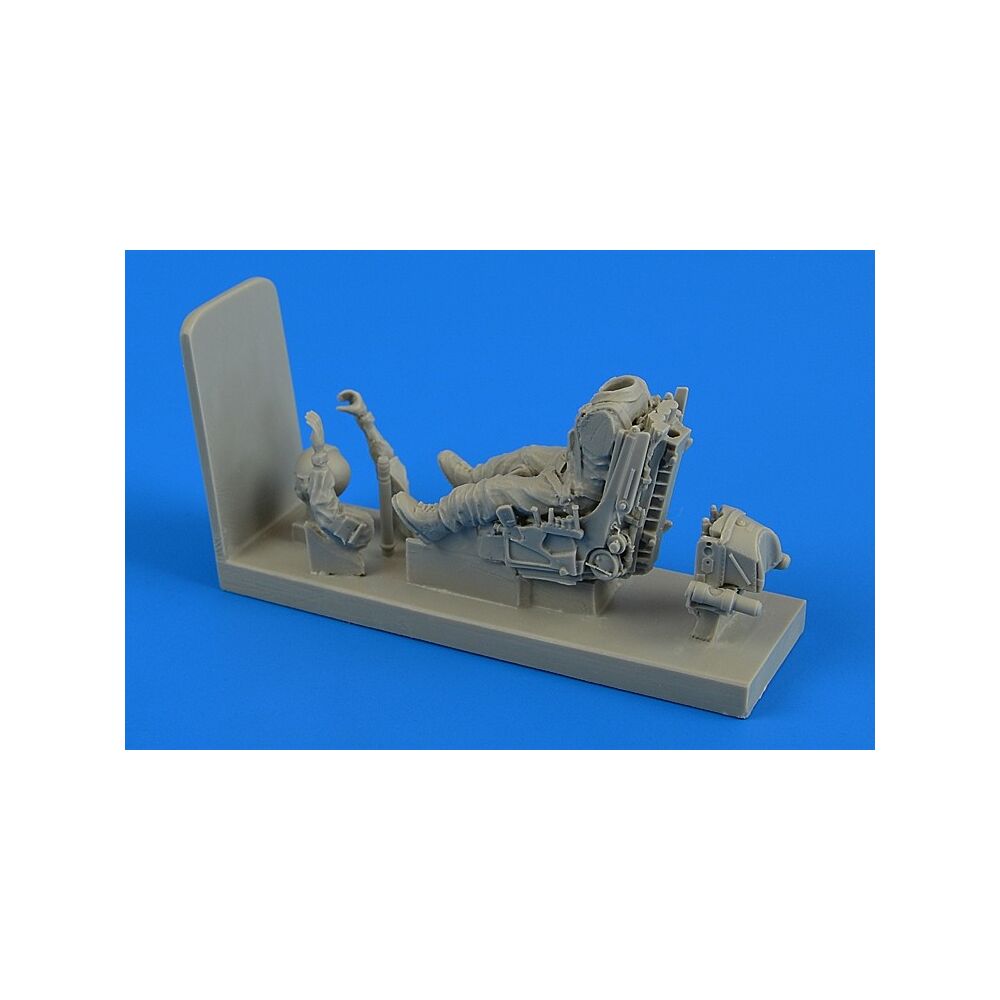 Soviet Pilot with ejection seat for Su-22/Su-25