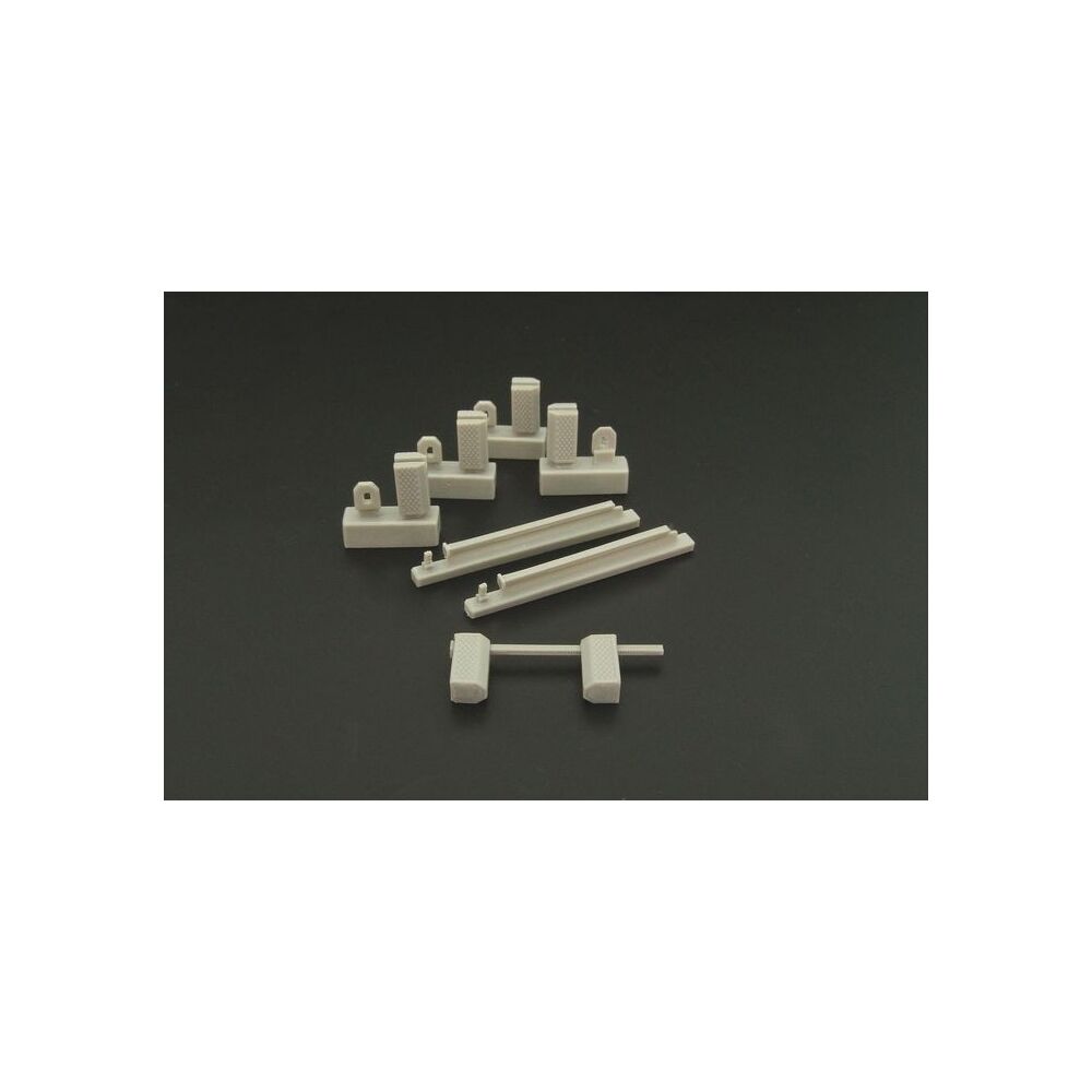 US Navy wheel chocks (modern)