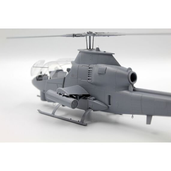 AH-1G + Bronco OV-10A US pilots & ground personnel ICM 48303 1:48
