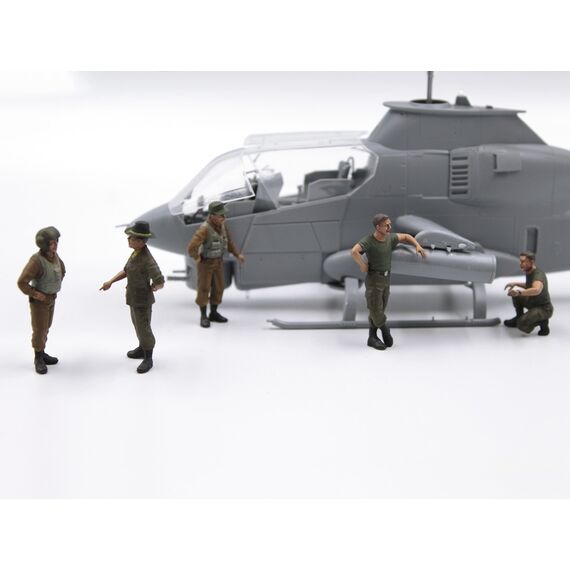 AH-1G + Bronco OV-10A US pilots & ground personnel ICM 48303 1:48