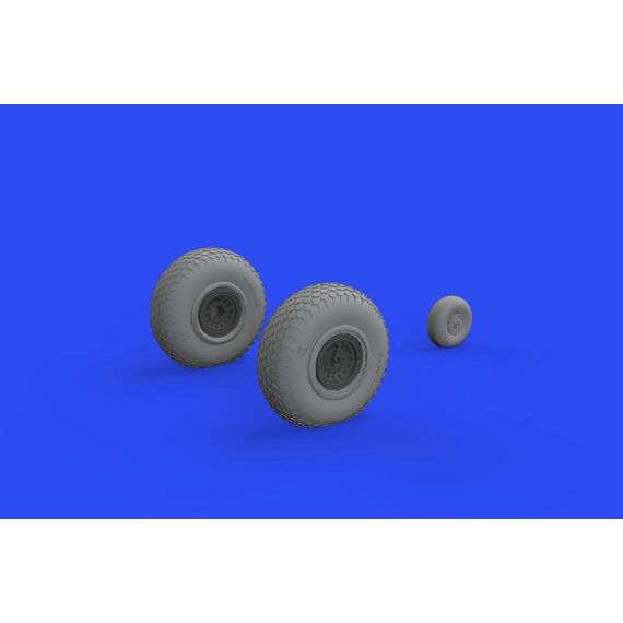 B-17F wheels cross tread