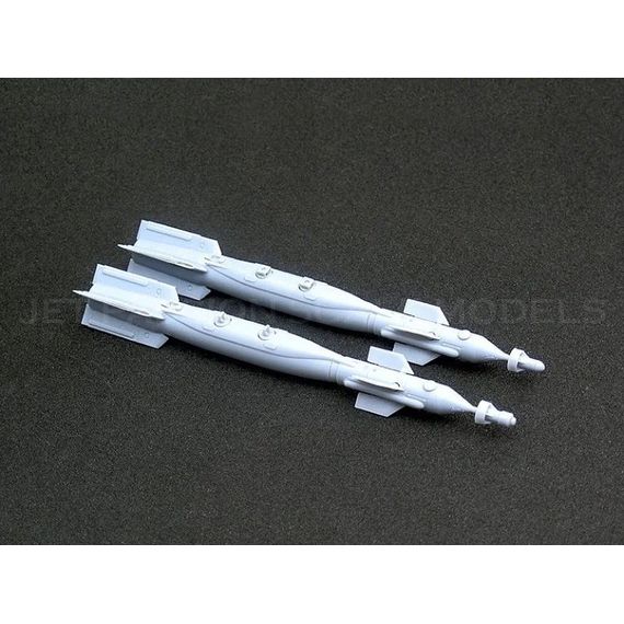 Paveway IV GPS/INS/Laser quided bomb Jet Passion Scale Models 48026 1:48