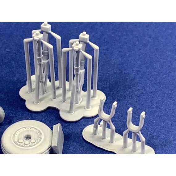 Harrier wheel set and full outrigger strut assembly