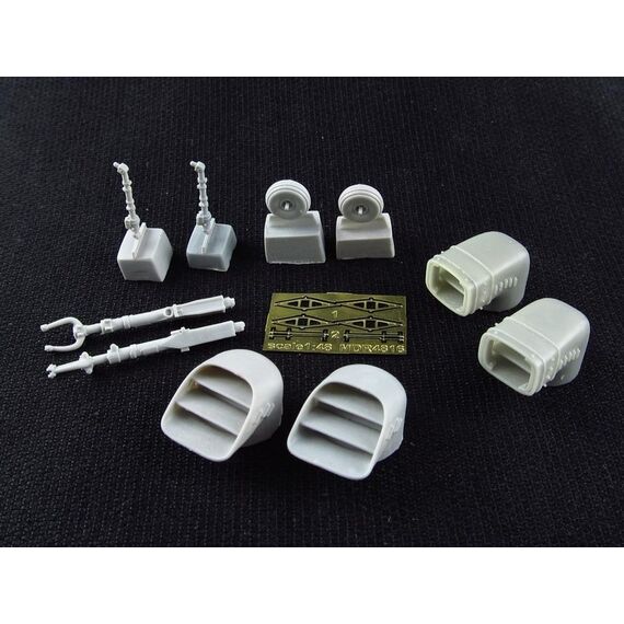 Harrier GR7/9 swiveling nozzles, outrigger wheels