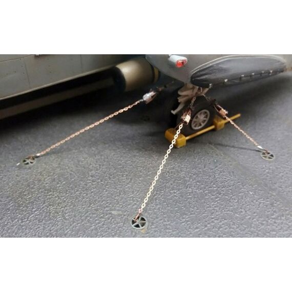 Carrier-based helicopter tie down chain assemblies