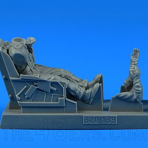USAF pilot with ejection seat for F-86 Sabre Aerobonus 320139 1:32
