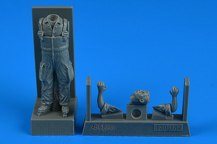 Warsaw Pact aircraft mechanic A Aerobonus 320182 1:32