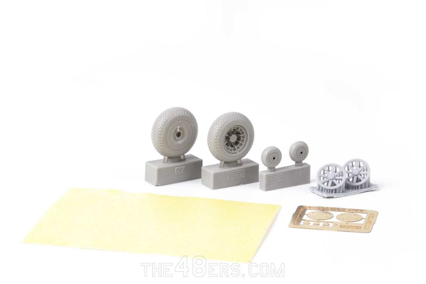 P-40E wheels cross tread