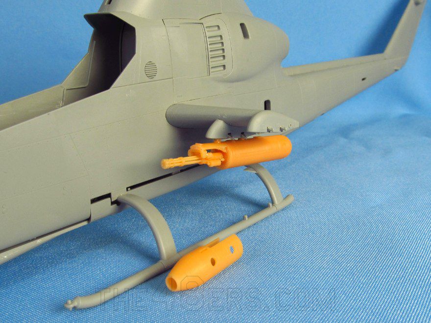 M18 gun pod with M134 minigun Metallic Details MDR3212 1:32